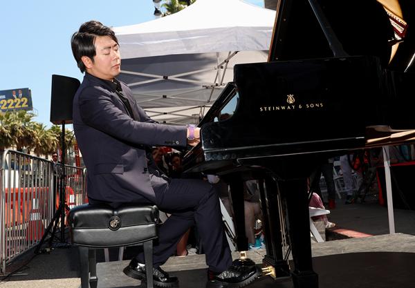 Lang Lang (Piano ’02) Honored with Star on the Hollywood Walk of Fame ...